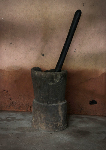 Wangediya Saha Molgassa | Traditional Wooden Mortar and Pestle | Dilmah ...